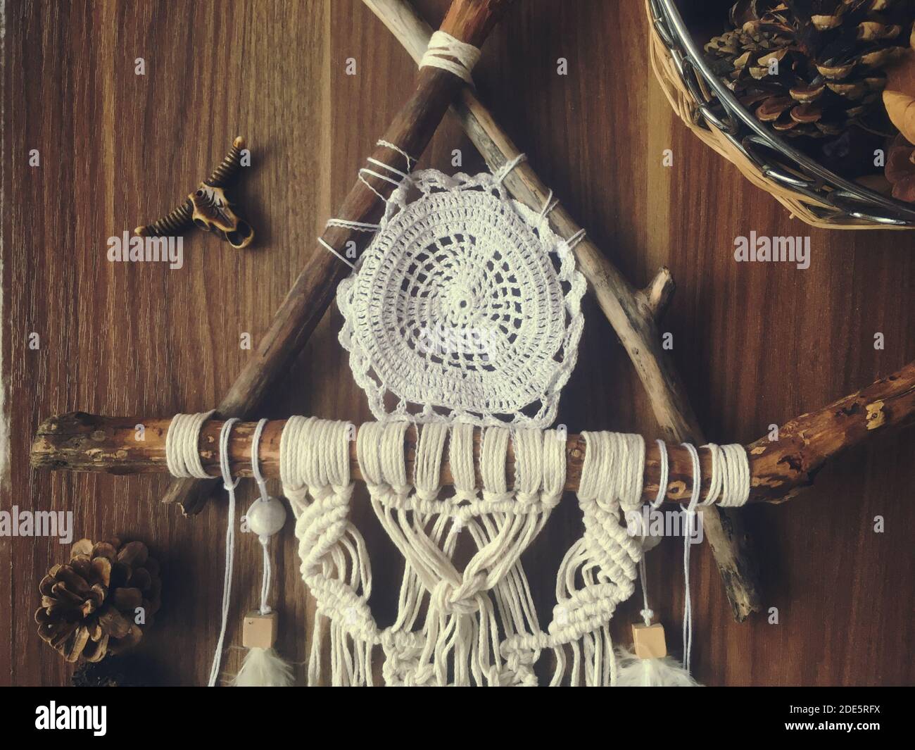 Native american crown feathers hi-res stock photography and images - Alamy