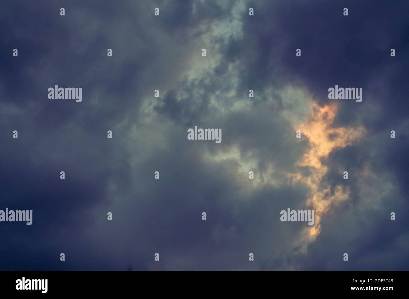 Reveal epic sky hi-res stock photography and images - Alamy