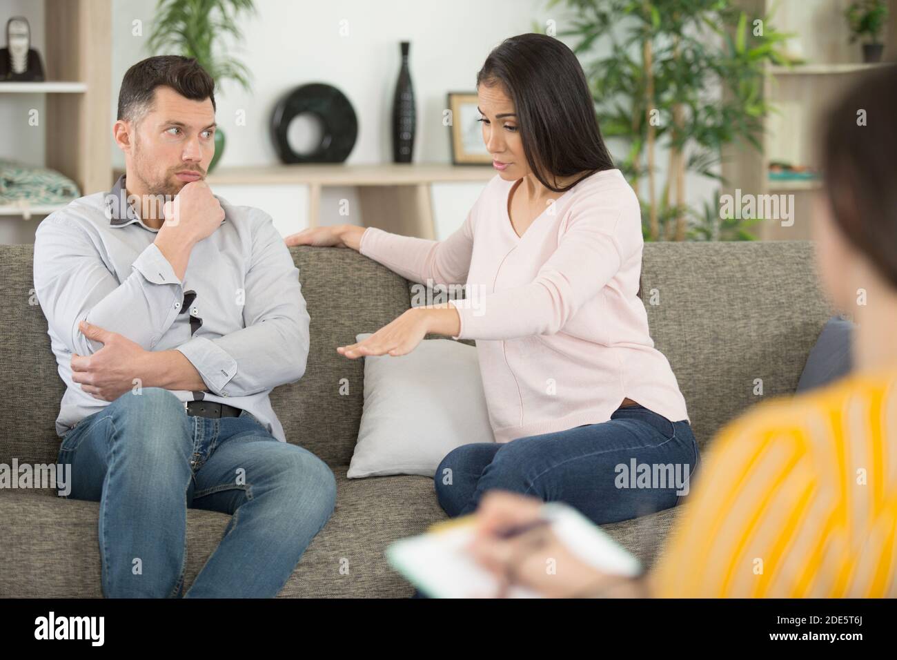 Mediation couple hi-res stock photography and images - Alamy