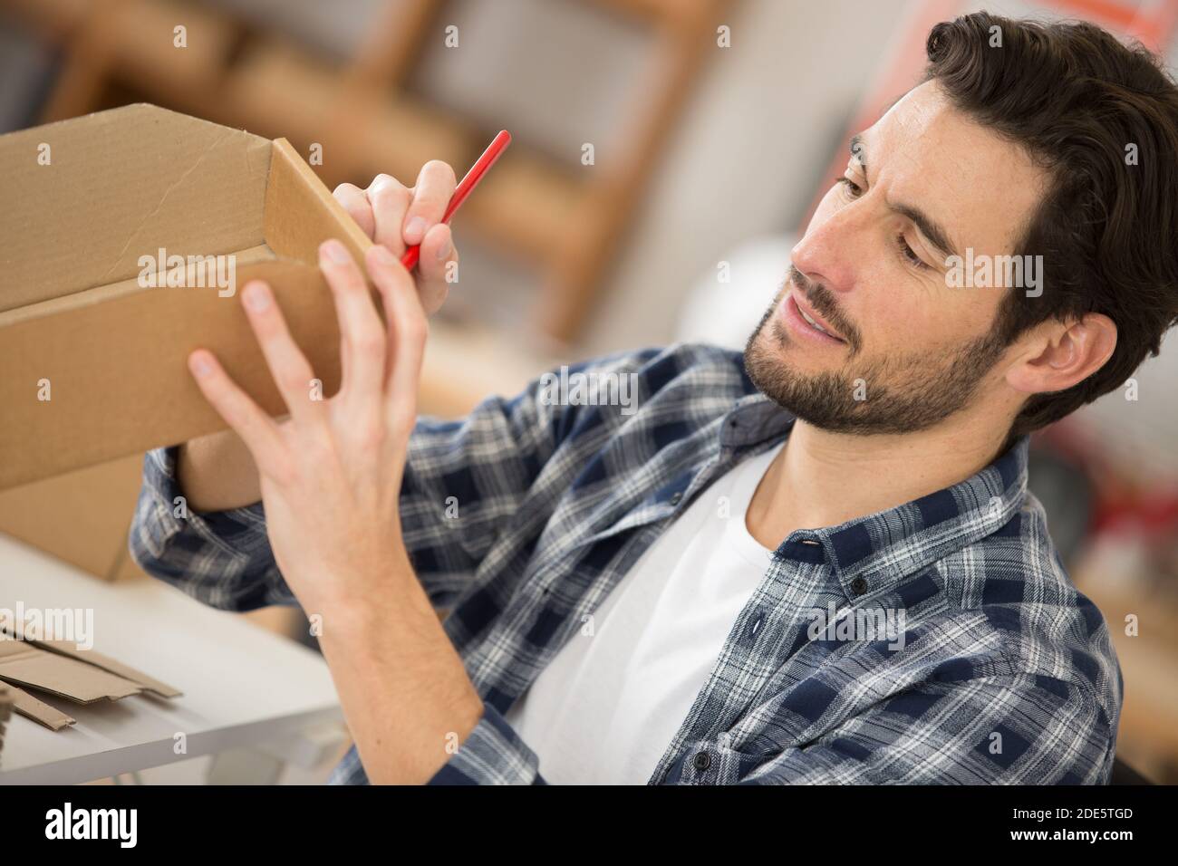 Pencil manufacturing process hi-res stock photography and images - Alamy
