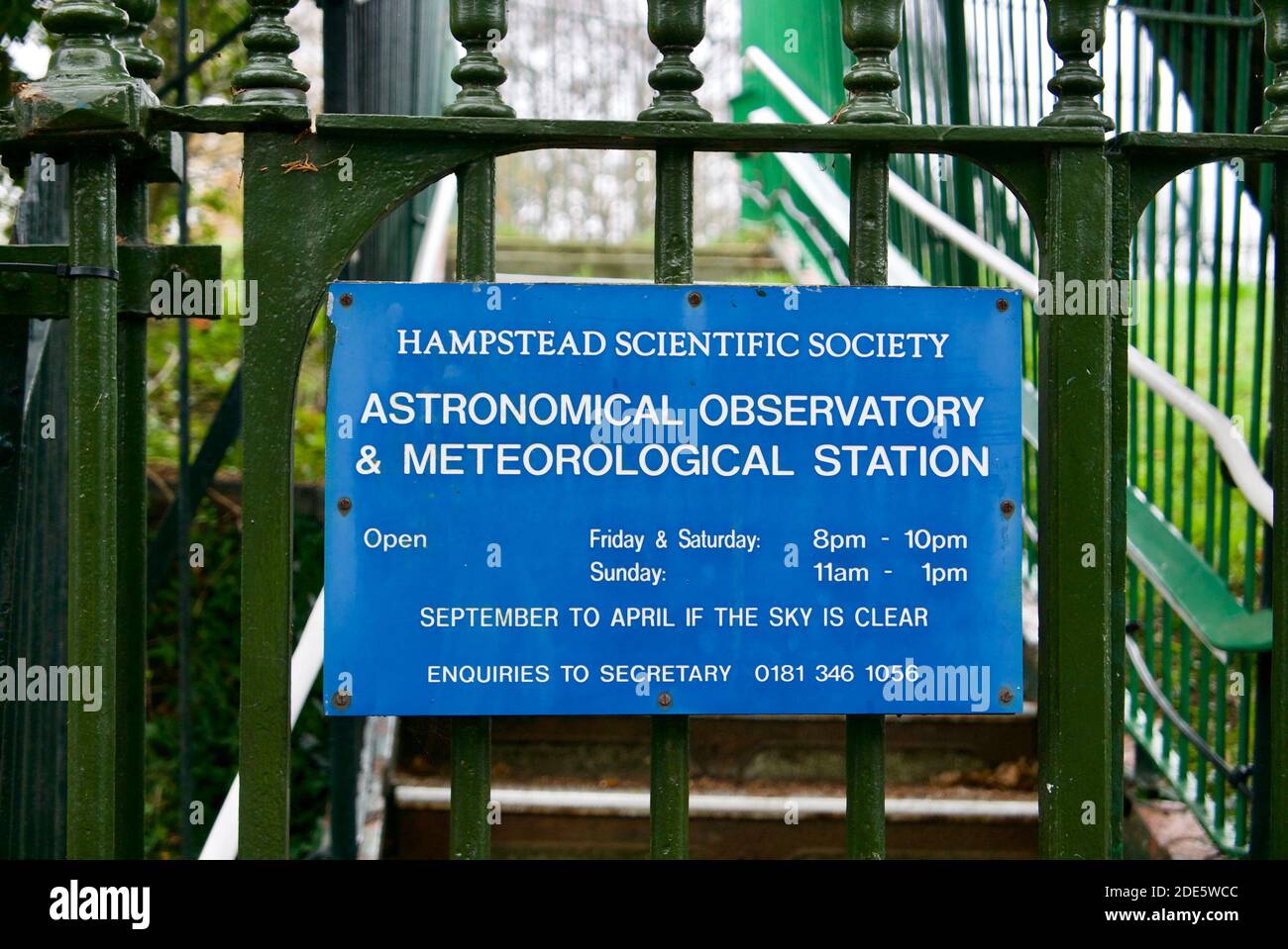 Refracting telescope hi-res stock photography and images - Alamy