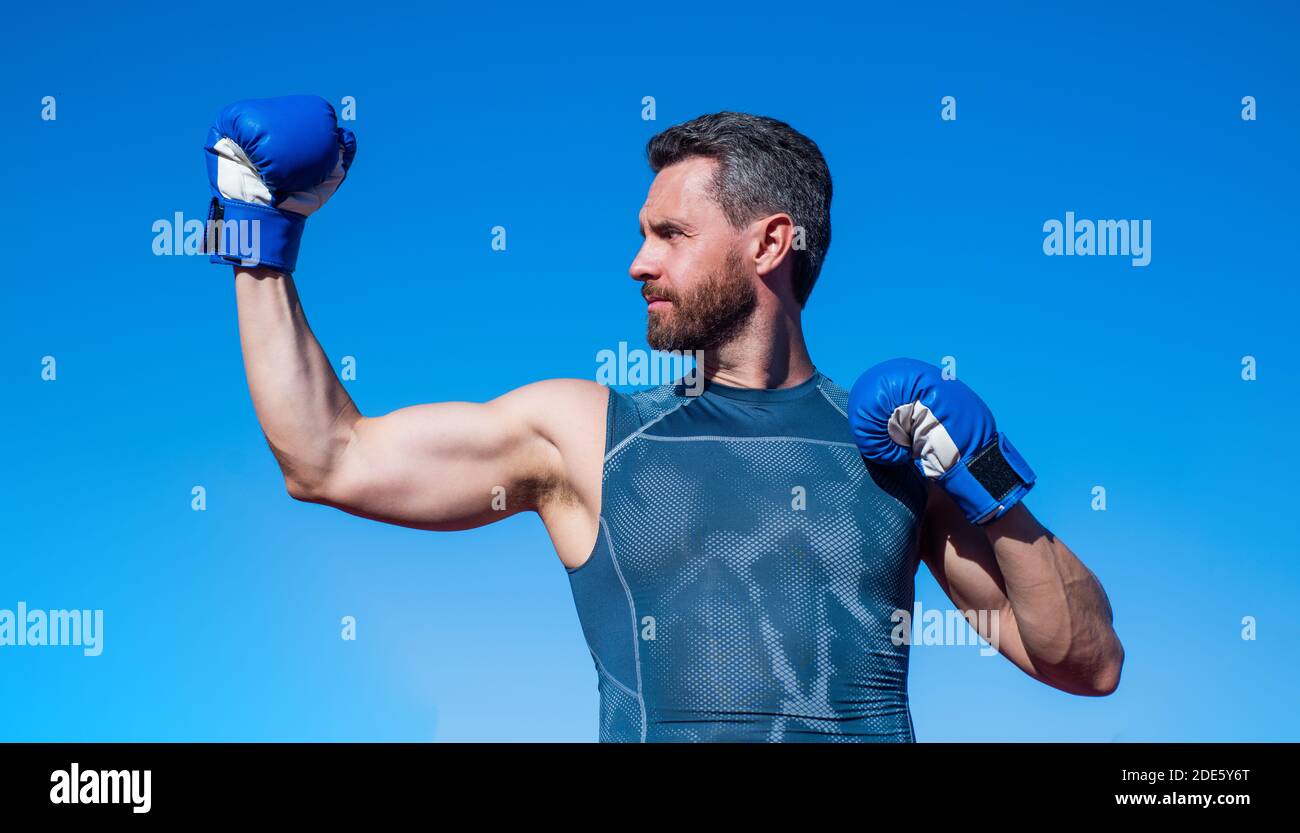 strong man boxer in boxing gloves showing biceps muscles, sport Stock ...
