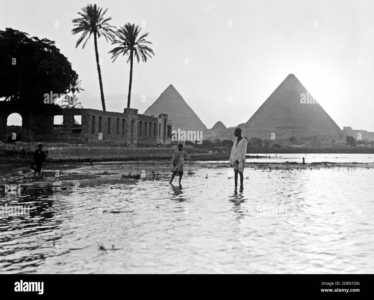 1930s egypt pyramids hi-res stock photography and images - Alamy