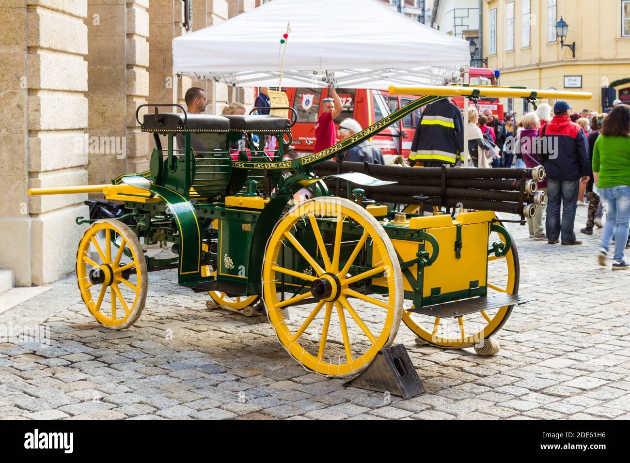 Horse drawn fire engine hi-res stock photography and images - Alamy