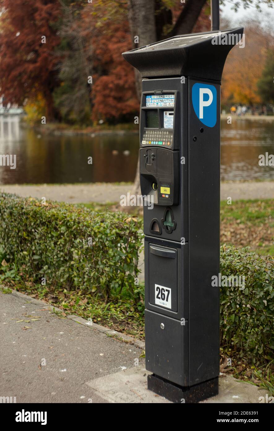 Park vending machine hi-res stock photography and images - Alamy