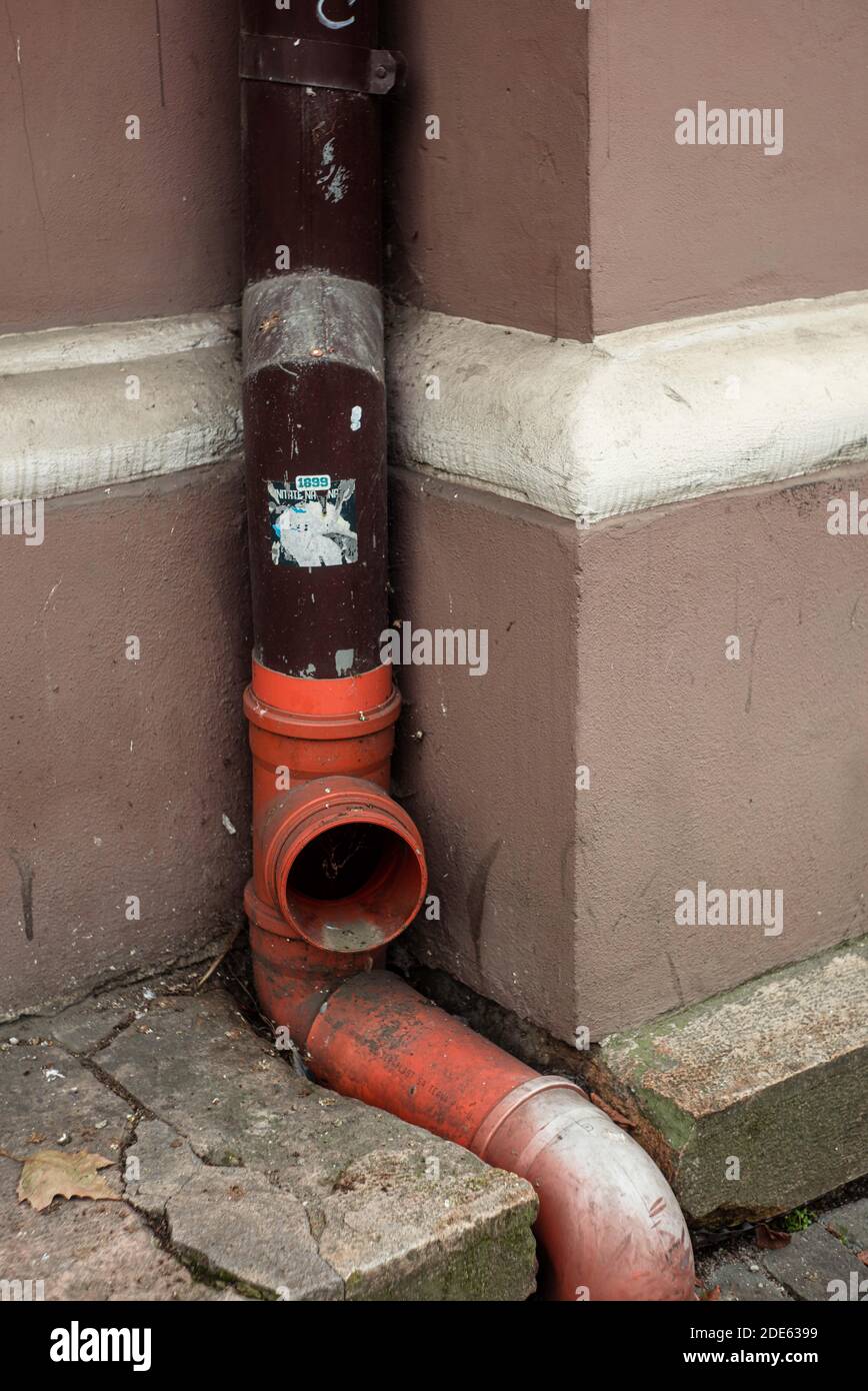 Close up water draining hi-res stock photography and images - Alamy