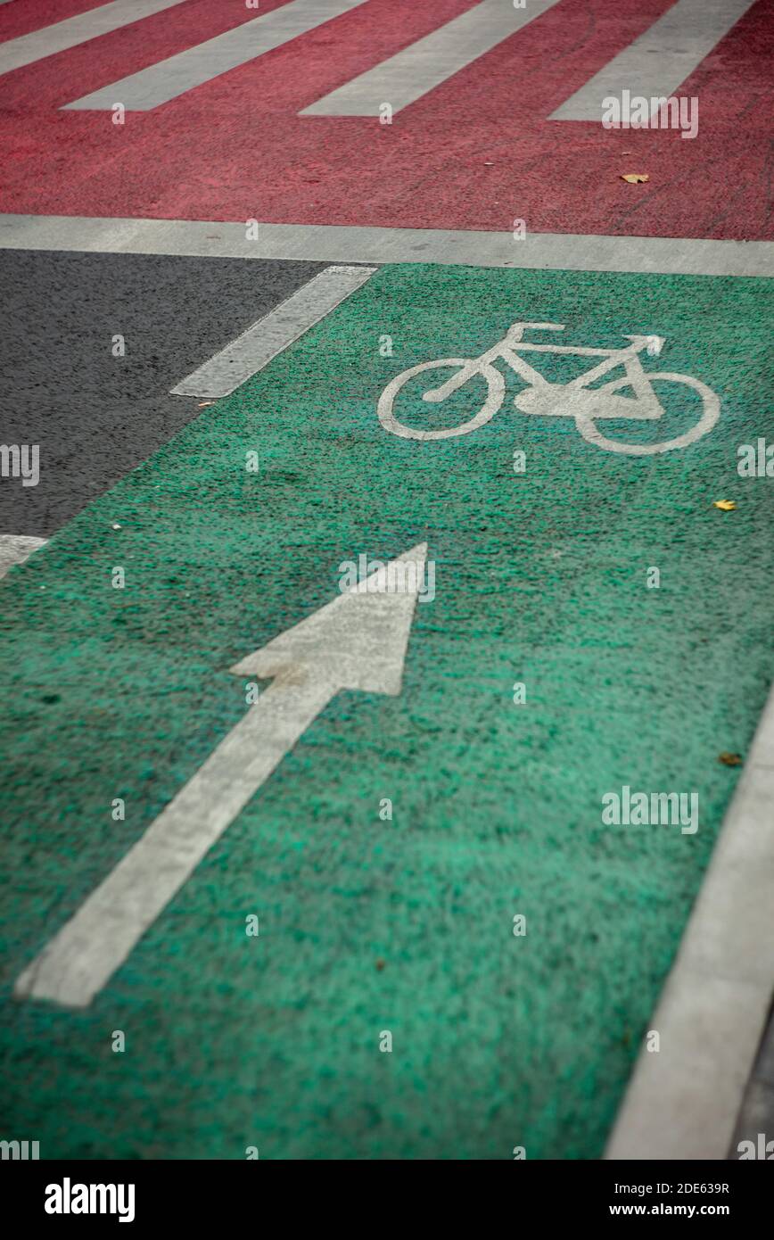 Pathway bicycle green lane hi-res stock photography and images - Alamy