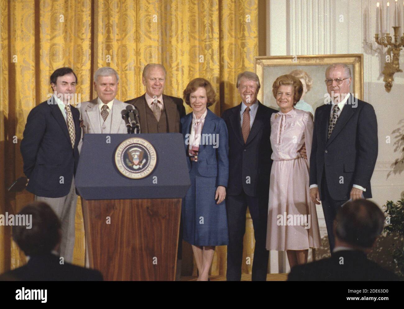Jimmy Carter and Rosalynn Carter present the White House portraits of ...