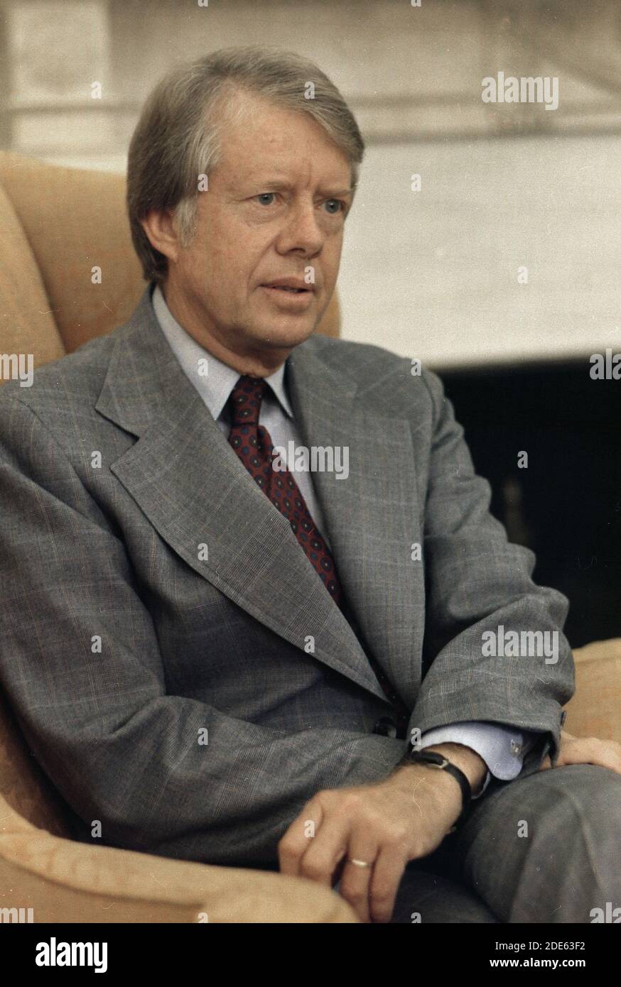Jimmy Carter seated in the Oval Office ca. 15 August 1977 Stock Photo ...