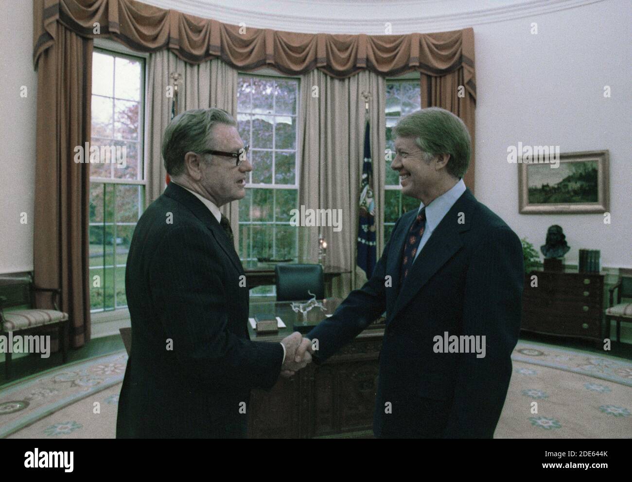 Nelson Rockefeller and Jimmy Carter ca. 27 October 1977 Stock Photo - Alamy