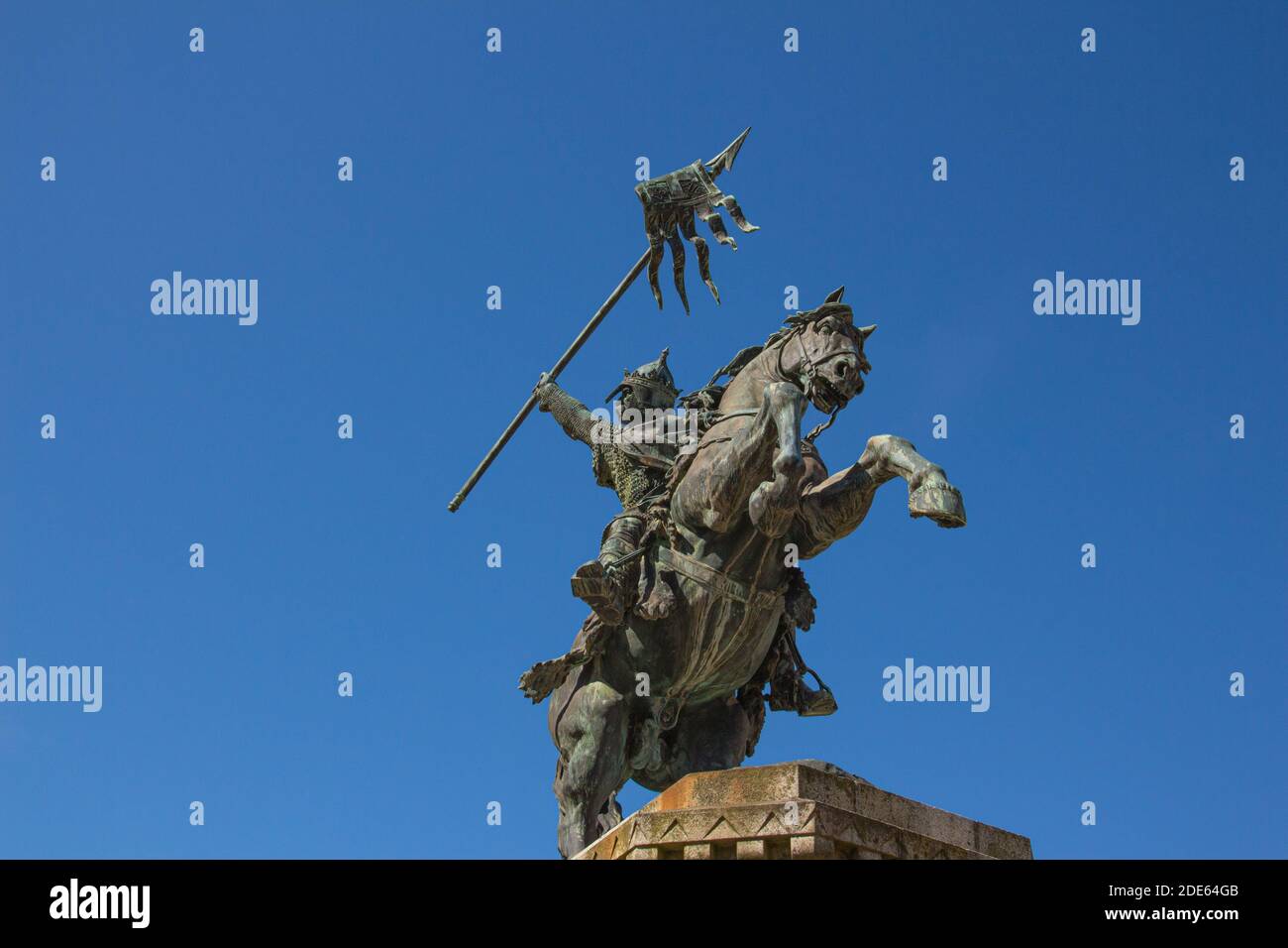 William the conqueror statue hi-res stock photography and images - Alamy