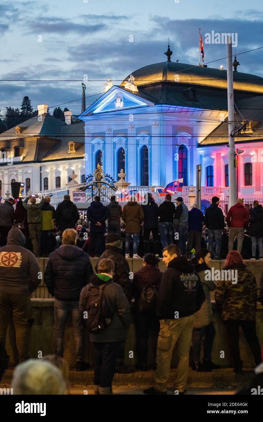 Huge crowd of people hi-res stock photography and images - Alamy