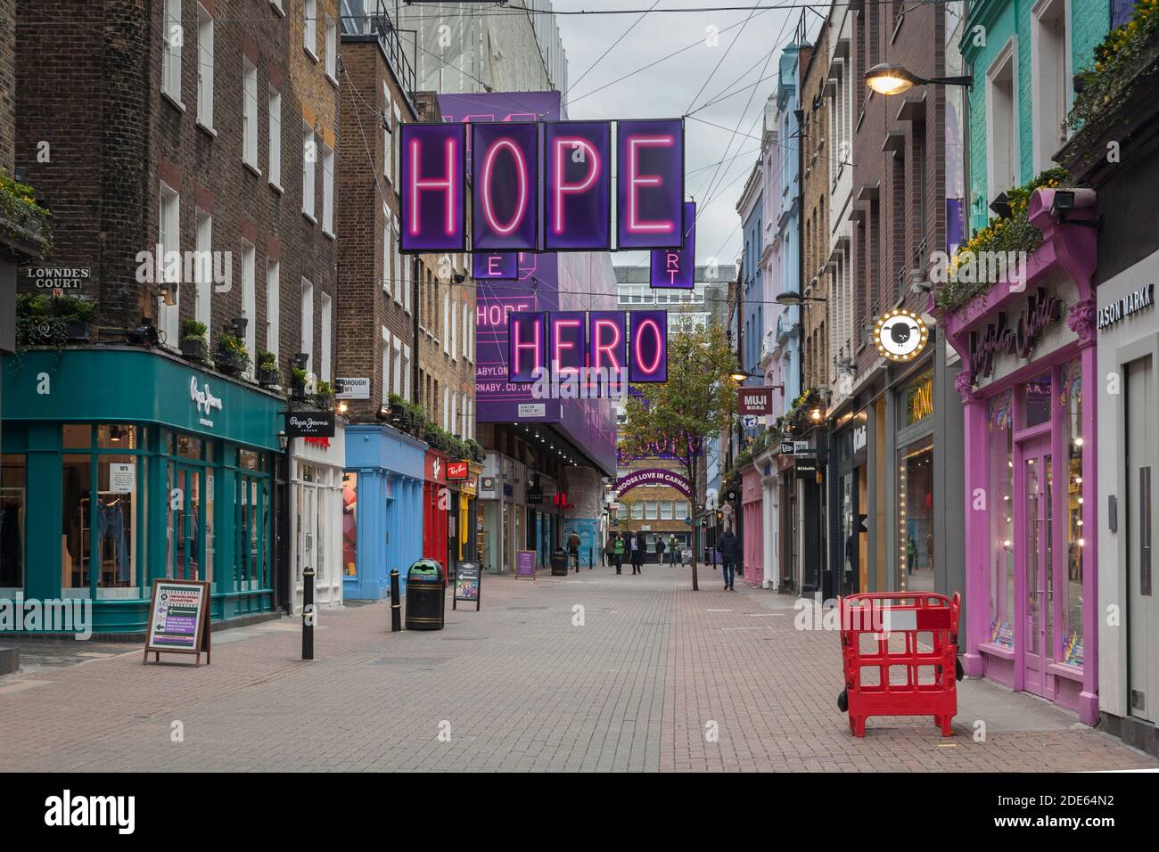 Empty street london hi-res stock photography and images - Alamy