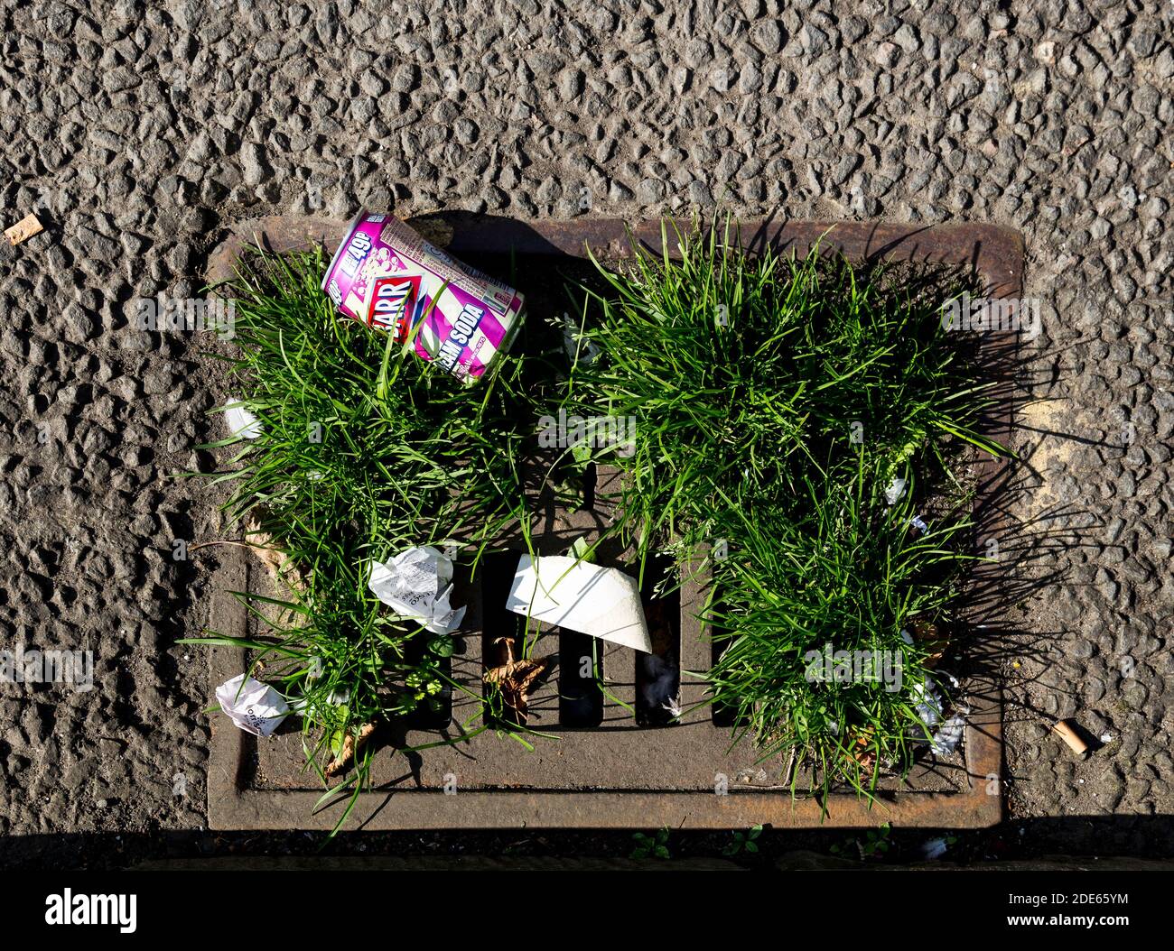 Littered streets hi-res stock photography and images - Alamy