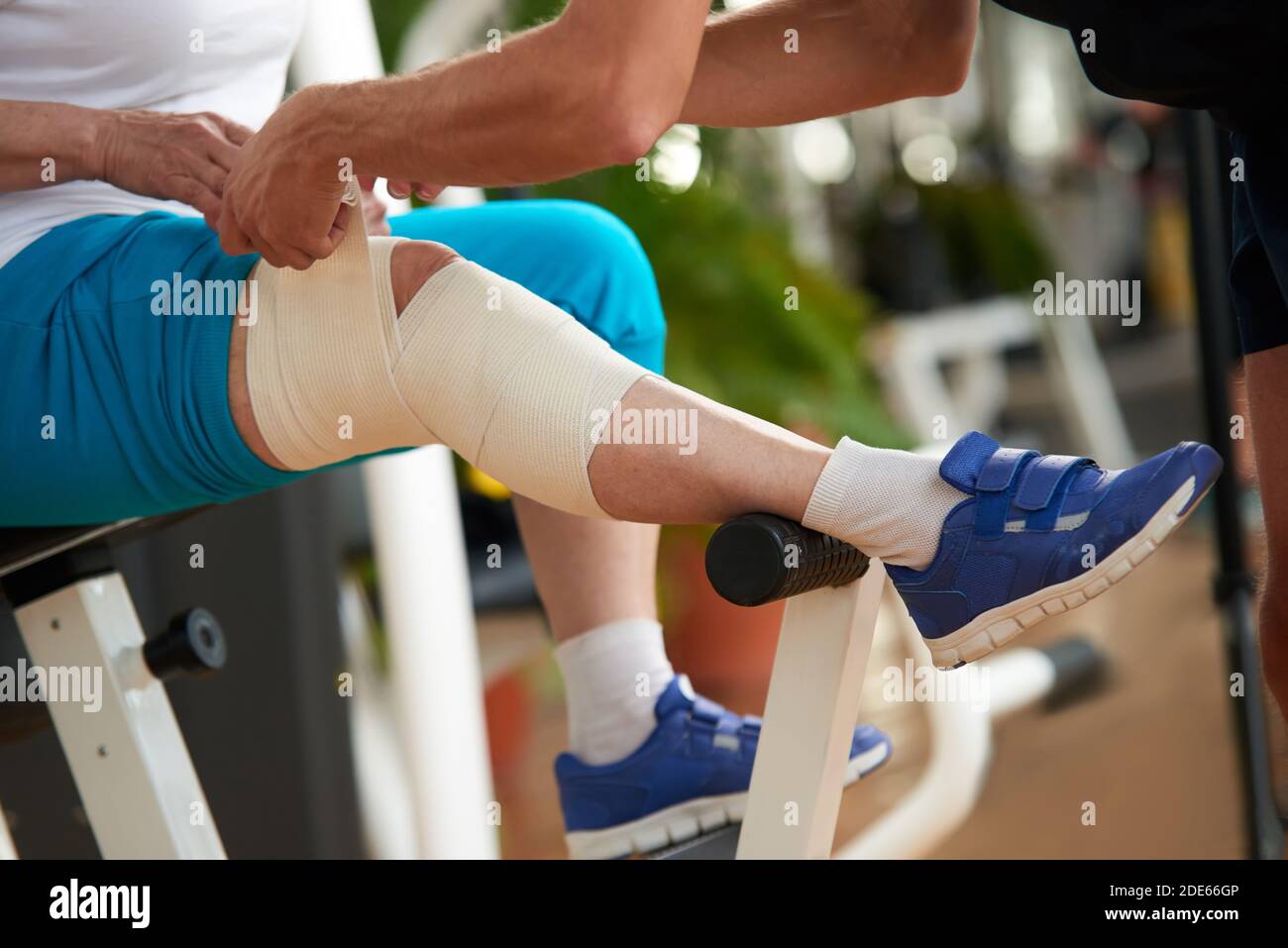 Man bandage around leg hi-res stock photography and images - Alamy