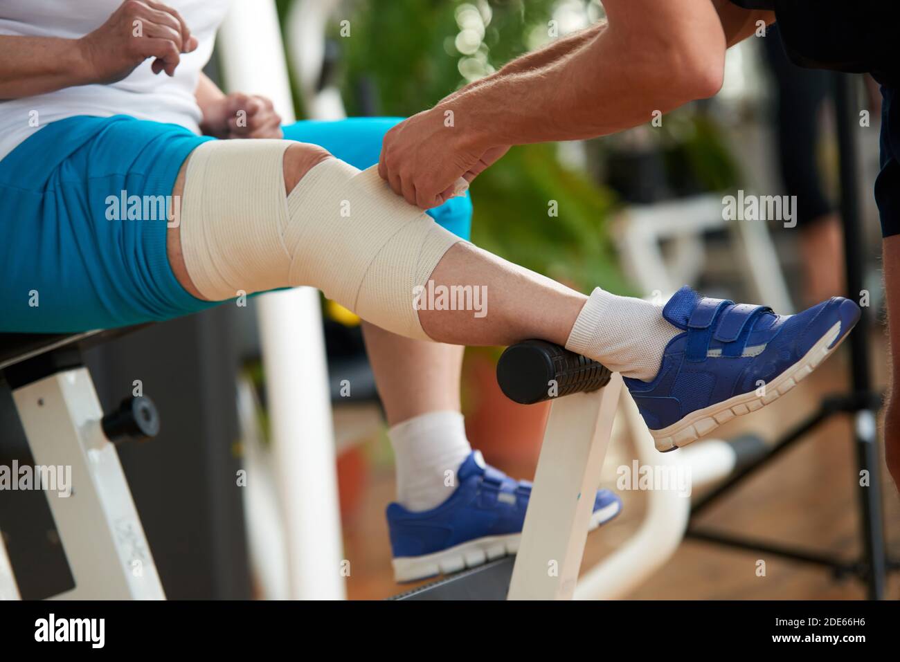 Leg muscle bandage hi-res stock photography and images - Alamy