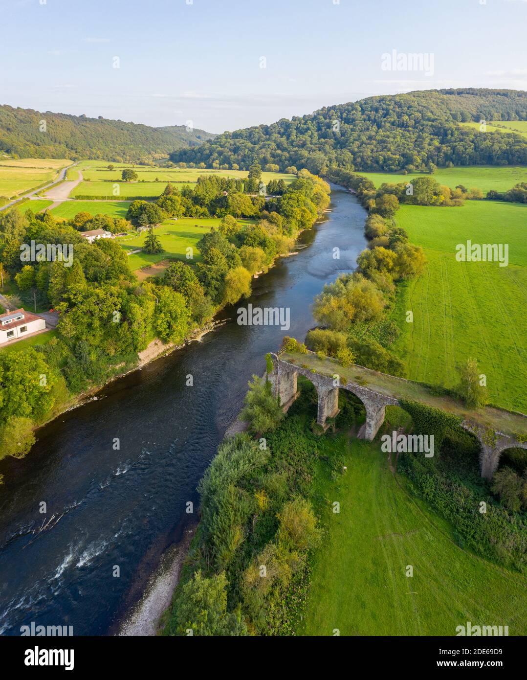 River wye cast iron bridge hi-res stock photography and images - Alamy