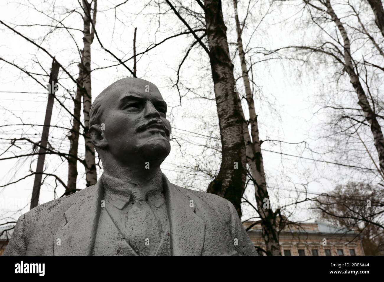 Bust of Lenin in the spring park Stock Photo - Alamy