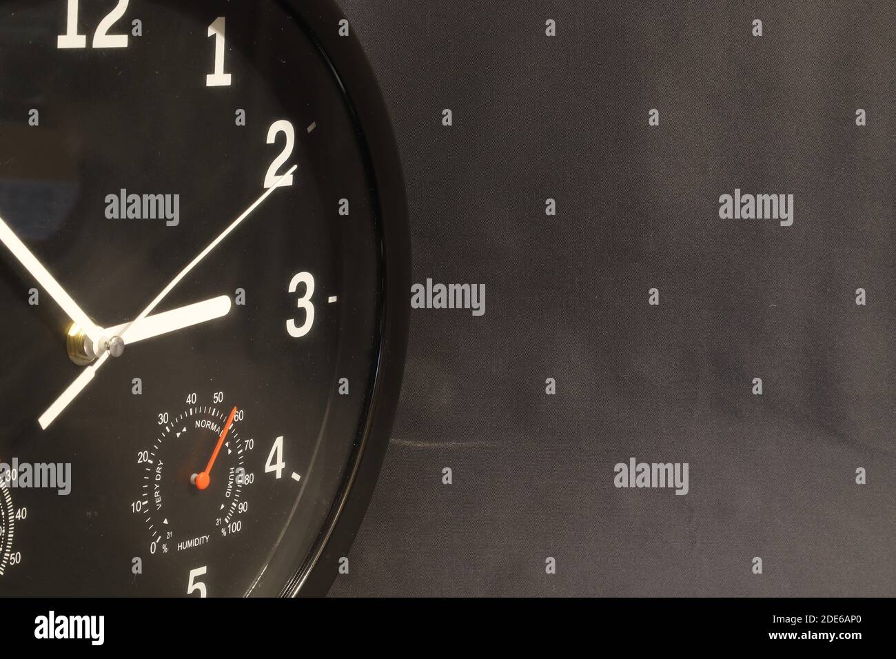 Black clock hi-res stock photography and images - Alamy