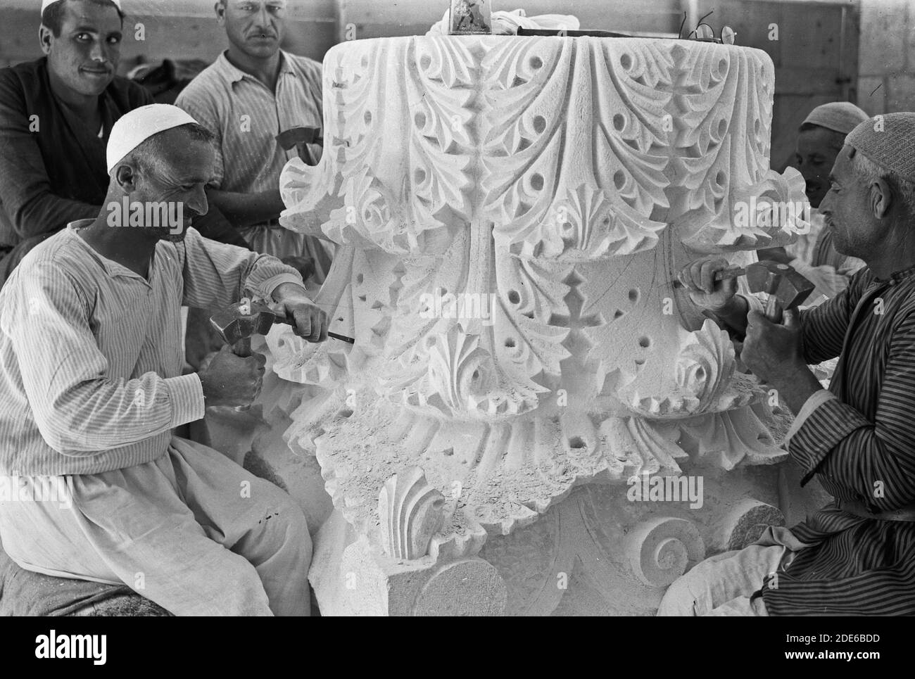 1940s stone cutter hi-res stock photography and images - Alamy