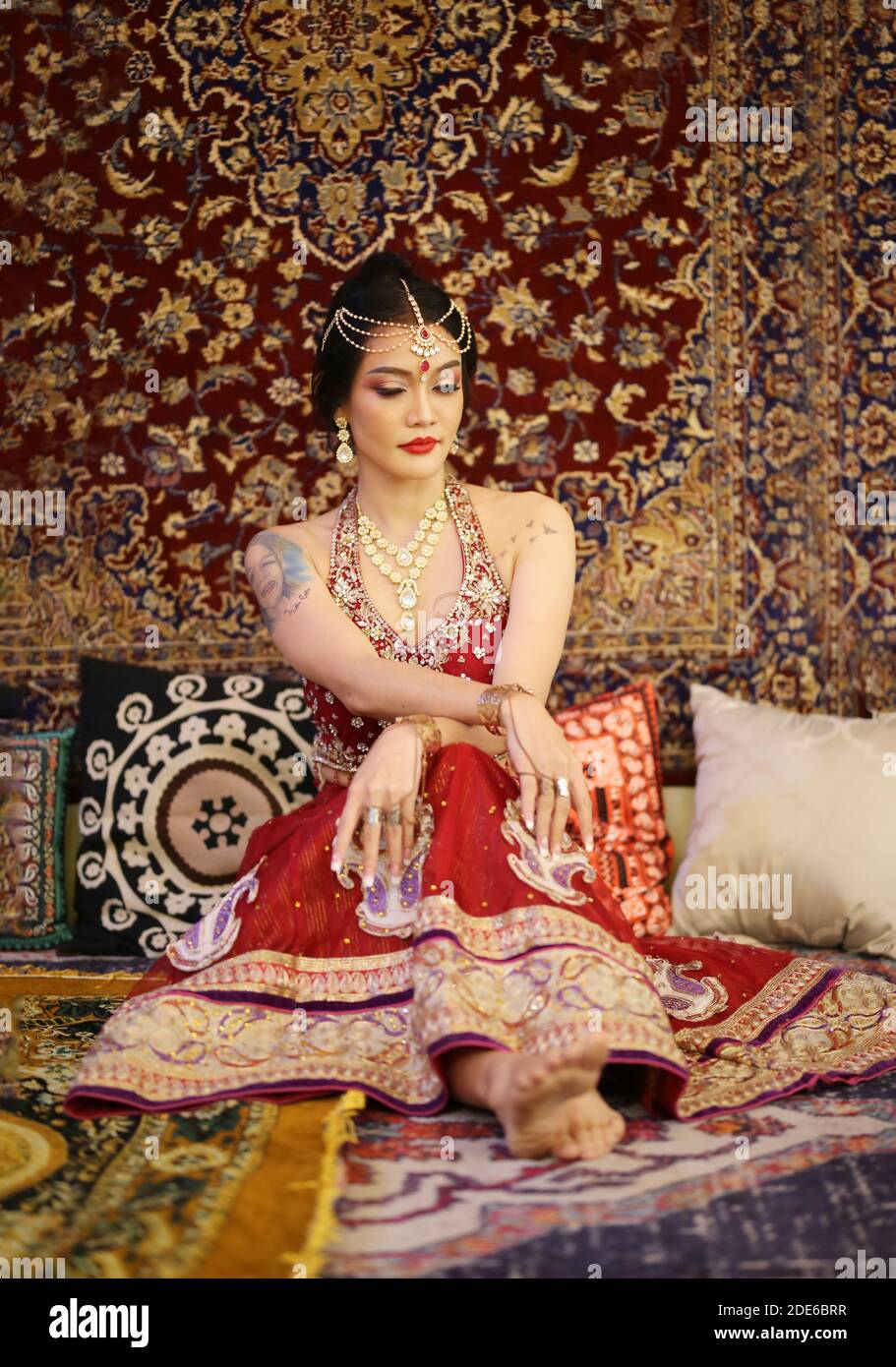 beautiful women sari costume portrait Stock Photo - Alamy