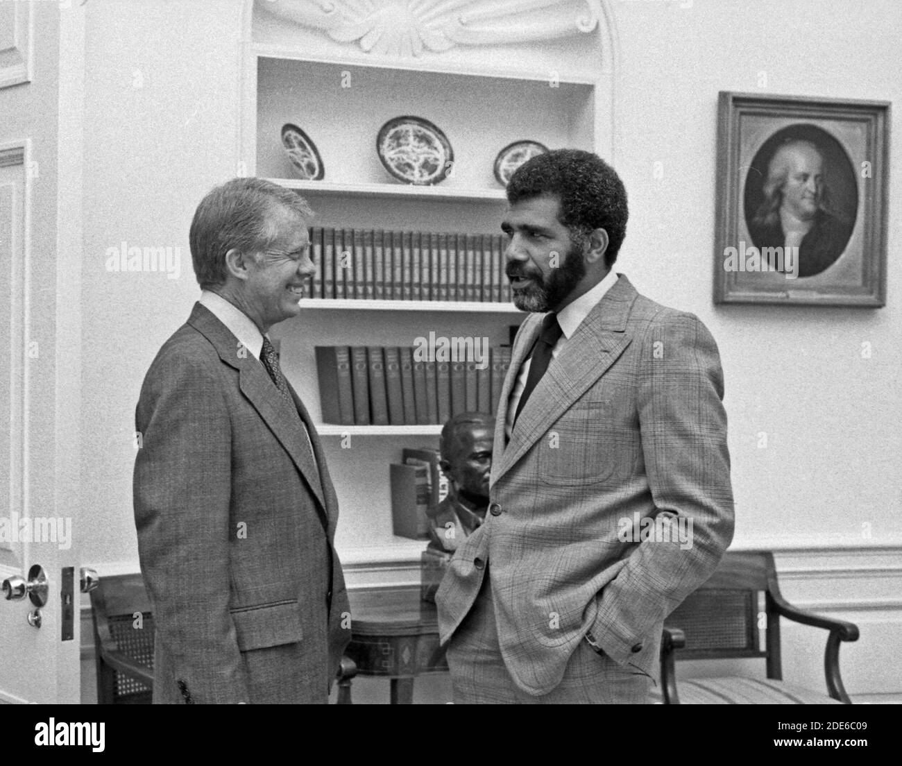Jimmy Carter with CBS reporter Ed Bradley ca. 22 September 1978 Stock ...