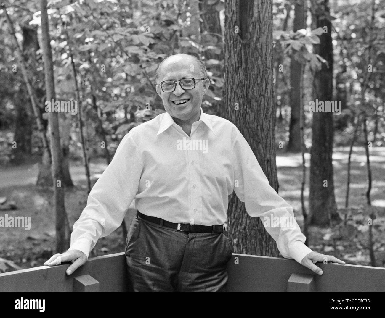 Menahem Begin poses at Camp David ca. 09/09/1978 Stock Photo - Alamy