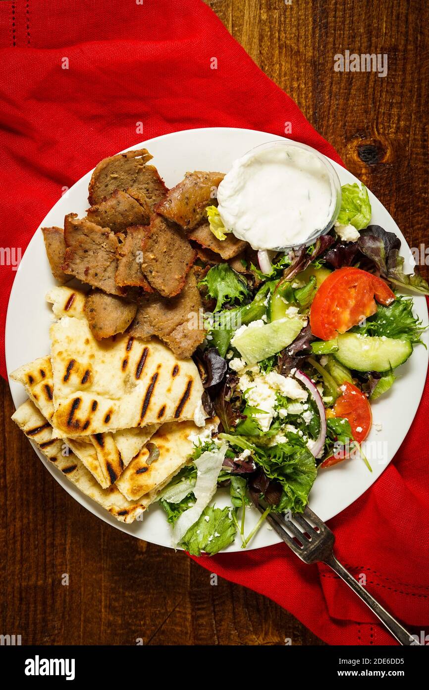 Gyro platter hi-res stock photography and images - Alamy