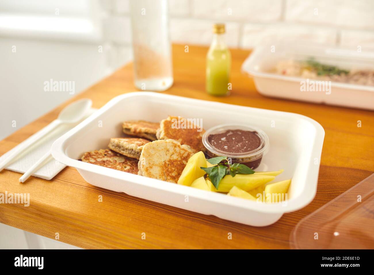 Takeout container pancake hi-res stock photography and images - Alamy