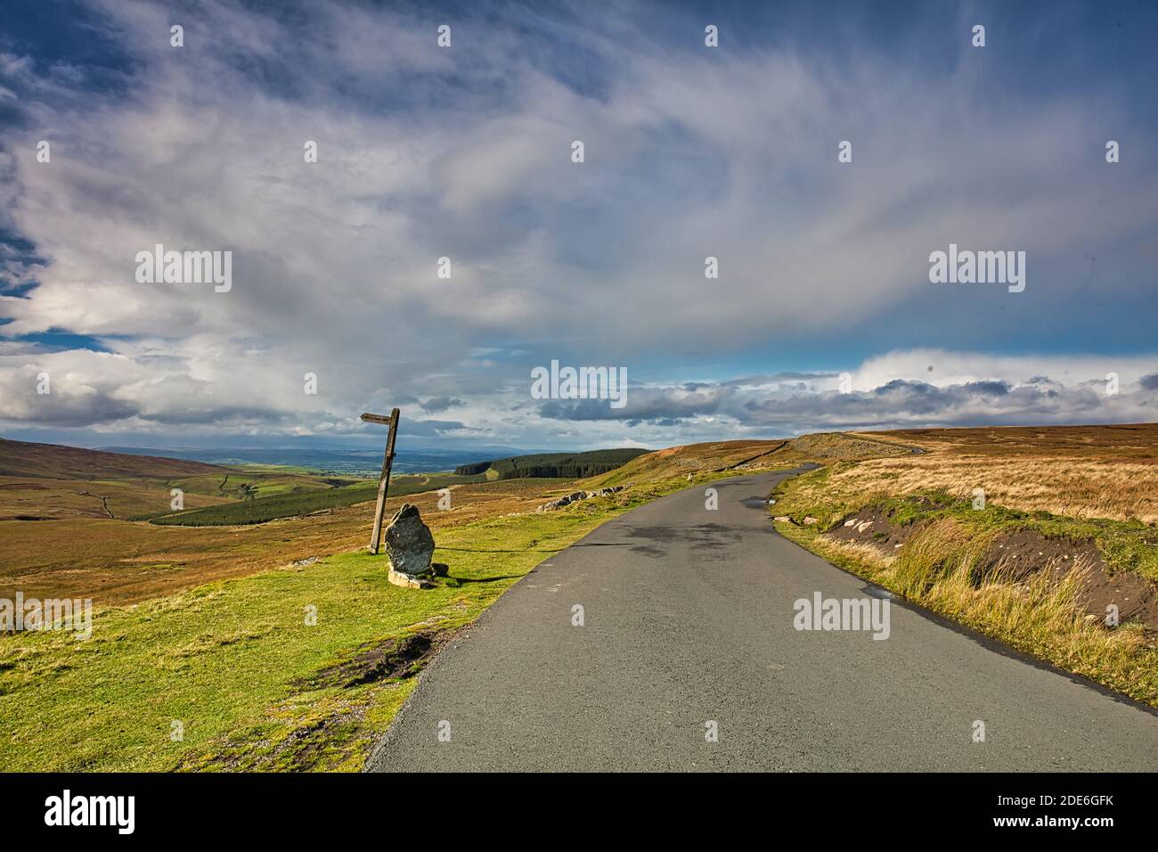 Country road sign hi-res stock photography and images - Alamy