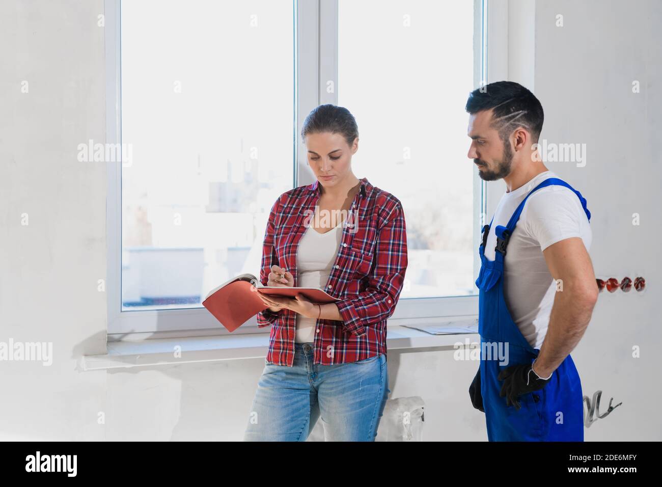 Builders hands together hi-res stock photography and images - Alamy