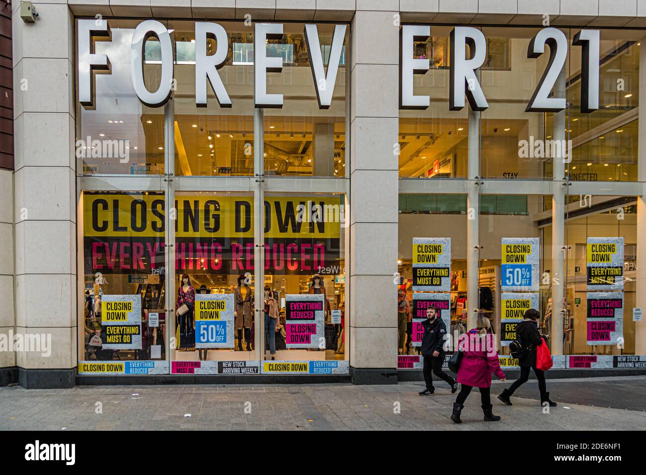 Convenience store window hi-res stock photography and images - Alamy