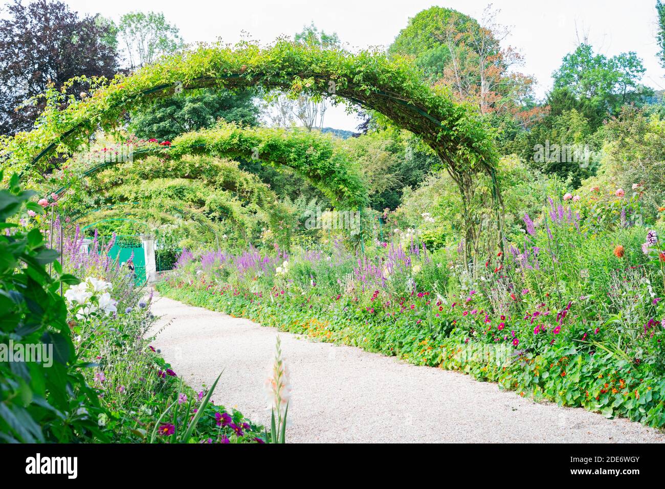 Monet pathway garden hi-res stock photography and images - Alamy