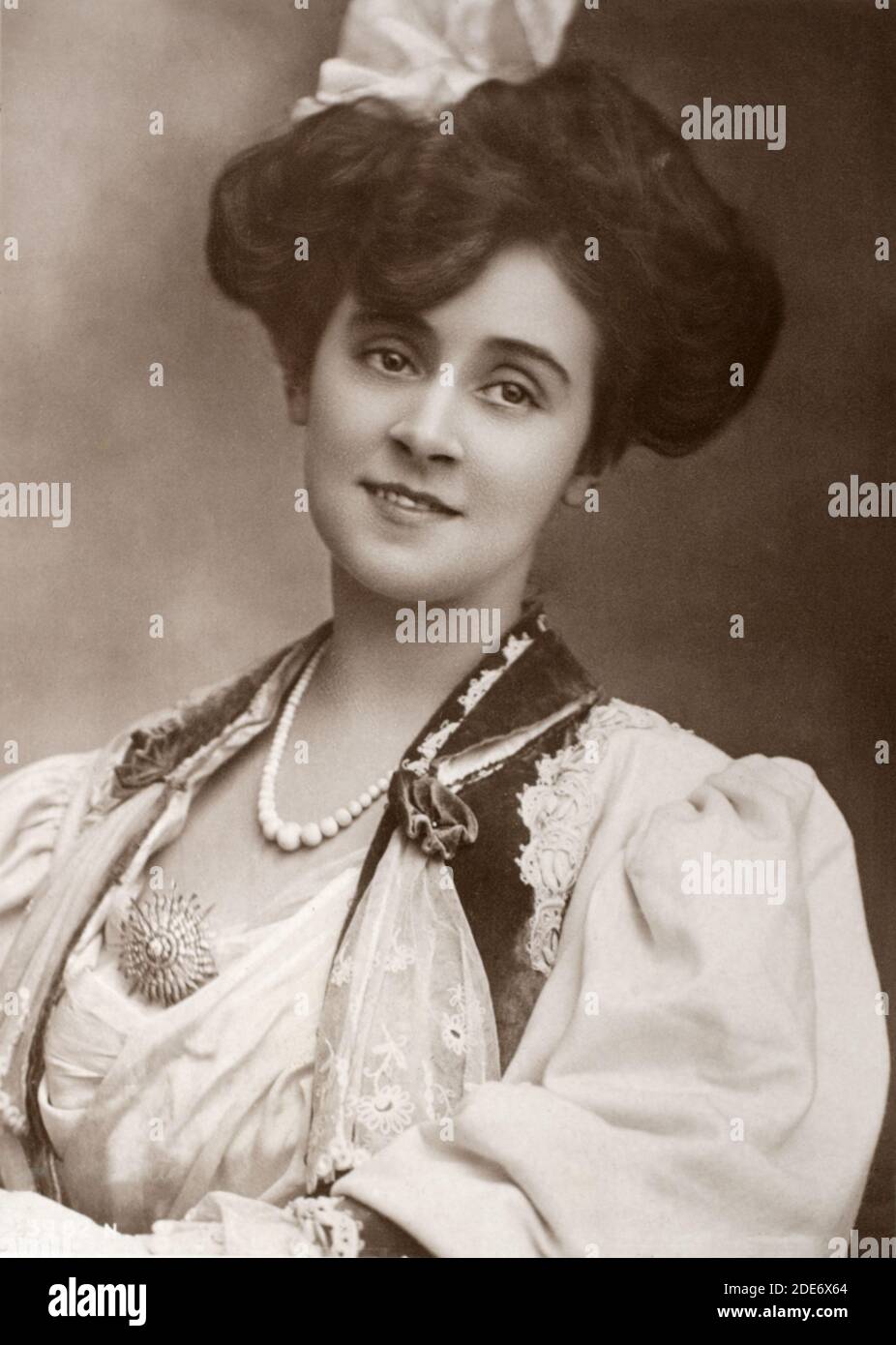 The notable Edwardian Australian stage actress Carrie Moore (1882 ...