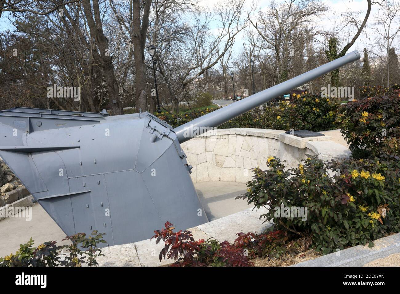 Soviet ship cannon on ground, Malakhov Kurgan, Sevastopol Stock Photo ...