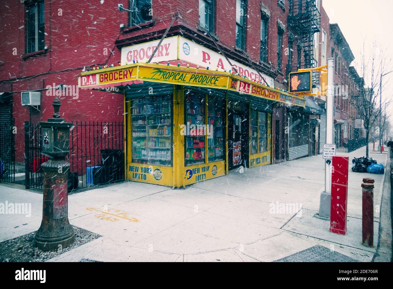 Bodega new york hi-res stock photography and images - Alamy