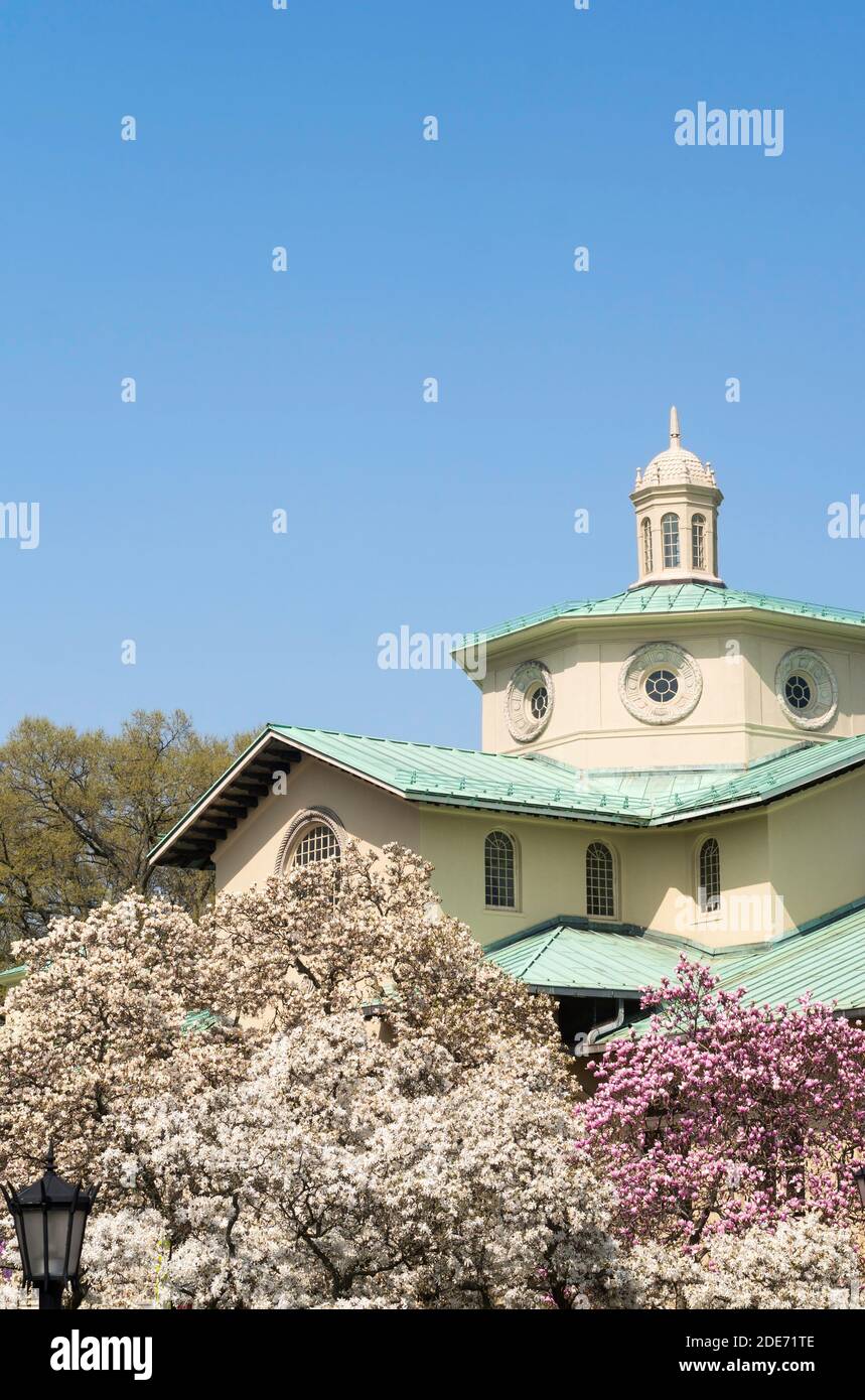 Brooklyn botanic garden building hi-res stock photography and images ...