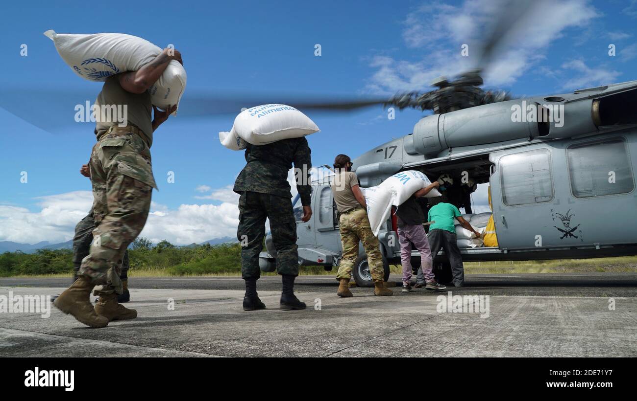 Soto Cano Air Base, Honduras. 28th Nov, 2020. Honduran soldiers assist ...