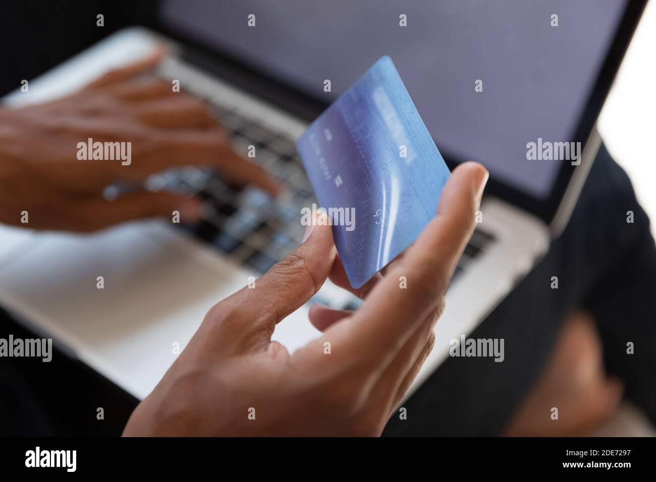 African american woman payment hi-res stock photography and images - Alamy