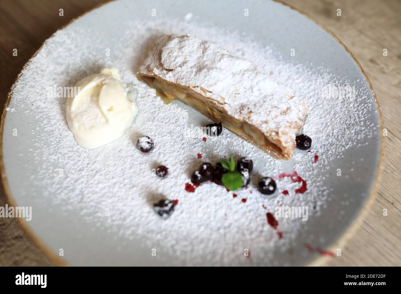 Apple strudel apfelstrudel served hi-res stock photography and images ...