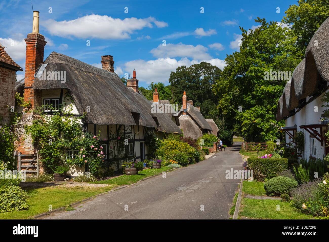 British Thatched House Wherwell High Resolution Stock Photography and ...