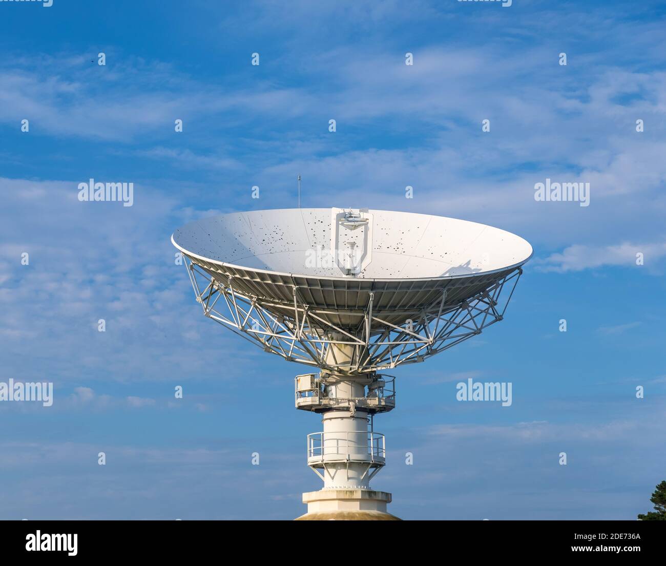 Antenna radome hi-res stock photography and images - Alamy