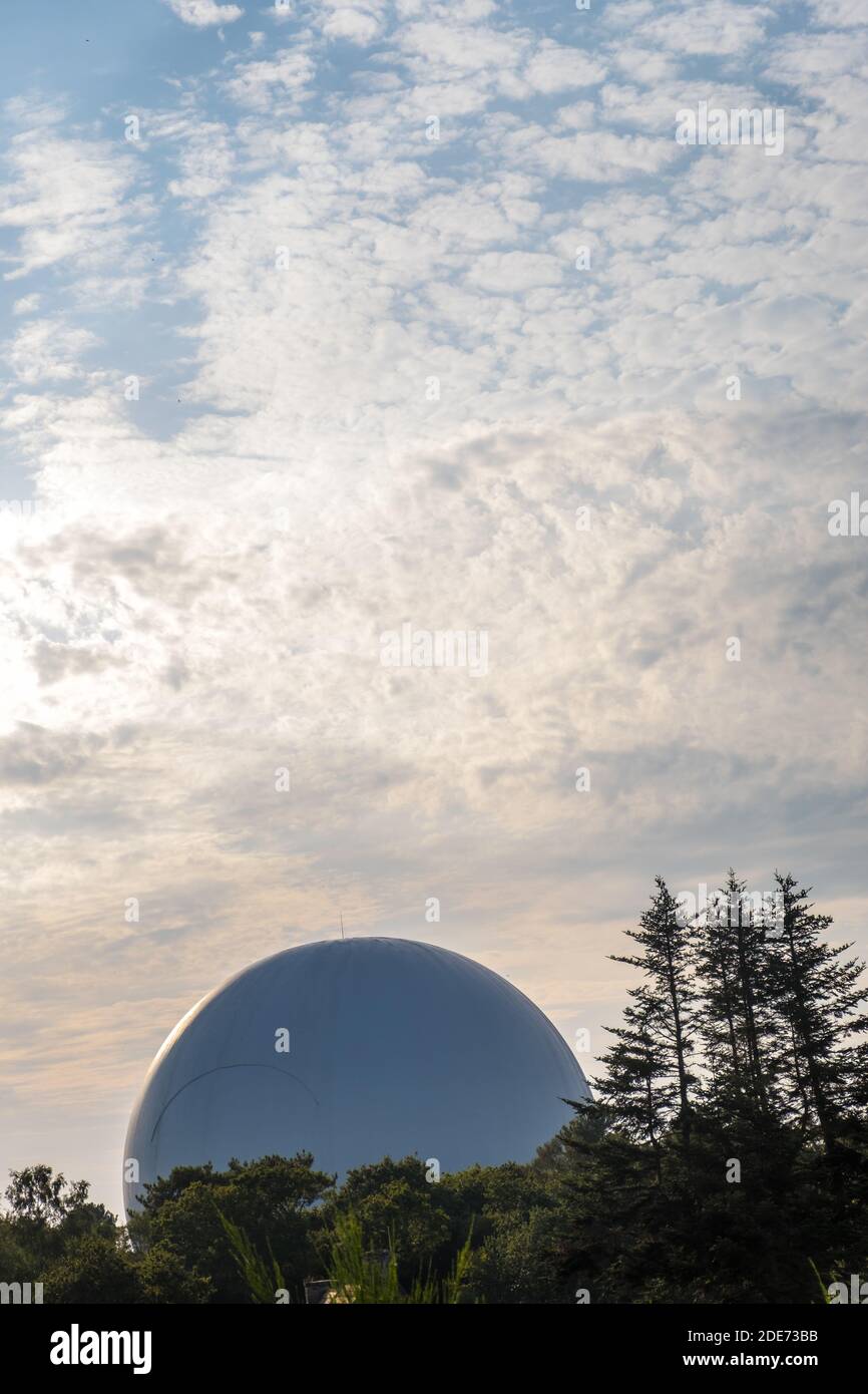 Antenna radome hi-res stock photography and images - Alamy