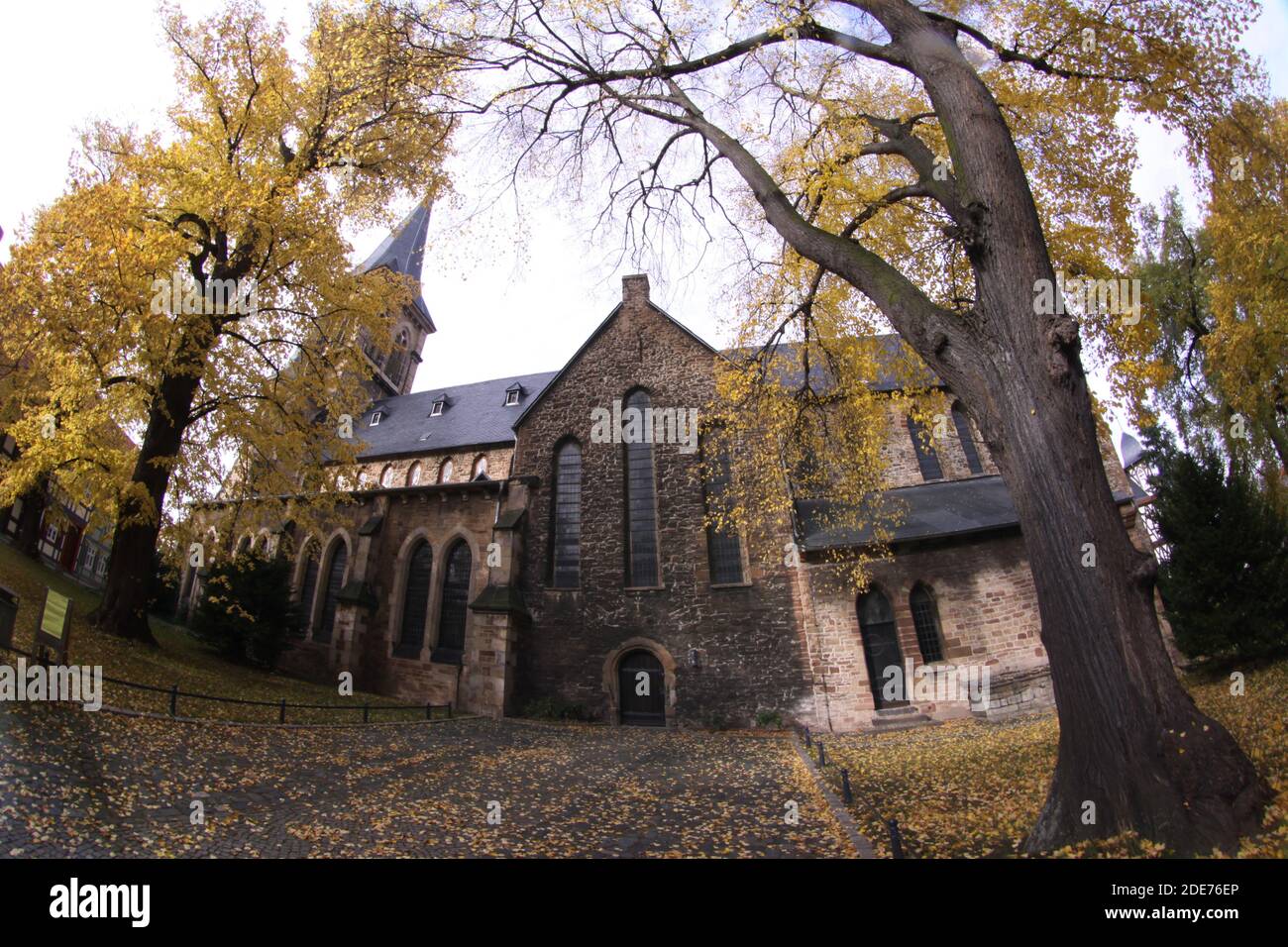 Sylvestrikirche auf dem Oberpfarrkirchhof in Wernigerode Stock Photo ...