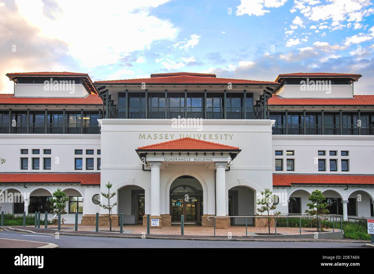 Quadrangle Building, Massey University, Albany, Auckland Region, North ...
