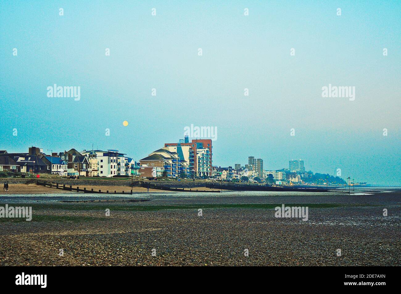 Early evening seaside hi-res stock photography and images - Alamy