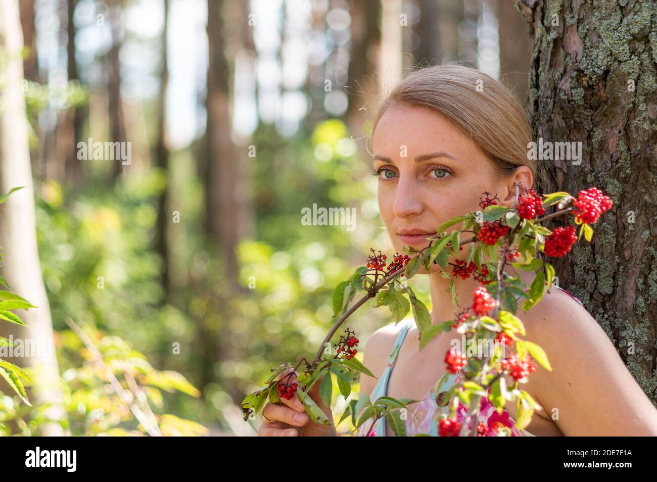 Bombshell girl hi-res stock photography and images - Alamy