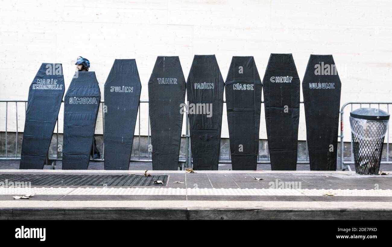 People demonstrate to protest against unsafe and unsanitary housing ...