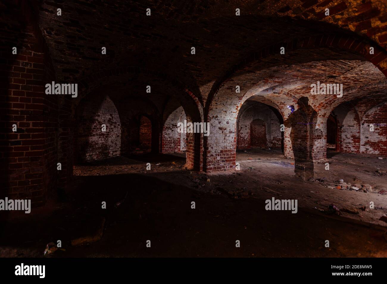 Dark and creepy vaulted red brick dungeon Stock Photo - Alamy