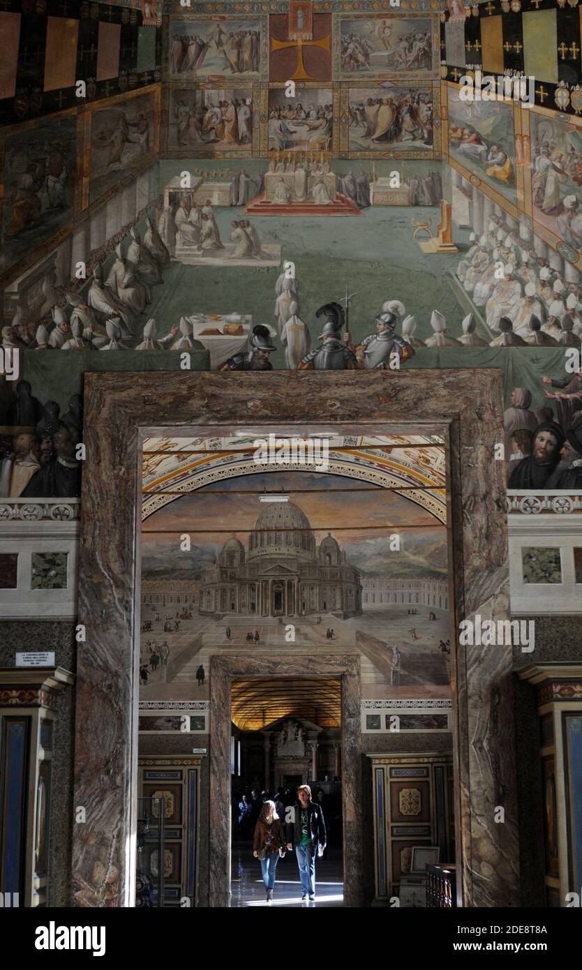Painting of the Canonization of Saint Diego in the old Saint Peter's ...
